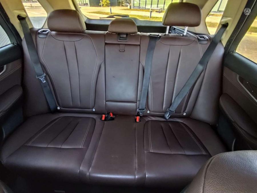 Balts BMW X5 2014 Šauļi, ar dzinēja tilpumu 3.00 L un nobraukumu 235 tūkst. km par 12900 €, foto 25 vietnē AUTOMOTO.COM.LV