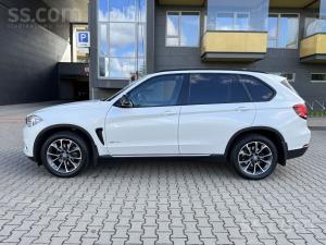 Balts BMW X5 2014 Rīga, ar dzinēja tilpumu 3.00 L un nobraukumu 98 tūkst. km par 25000 €, foto 4 vietnē AUTOMOTO.COM.LV
