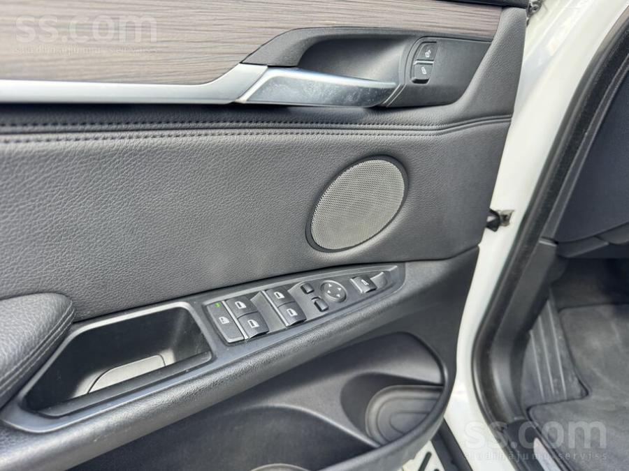 Balts BMW X5 2014 Rīga, ar dzinēja tilpumu 3.00 L un nobraukumu 98 tūkst. km par 25000 €, foto 17 vietnē AUTOMOTO.COM.LV
