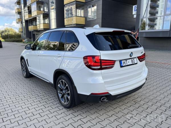 BMW X5 2014 in Riga on AUTOMOTO.COM.LV White BMW X5 2014 in Riga, with an engine capacity of 3.00 L and mileage of 98 thousand km for 25000 €, photo 5 on AUTOMOTO.COM.LV