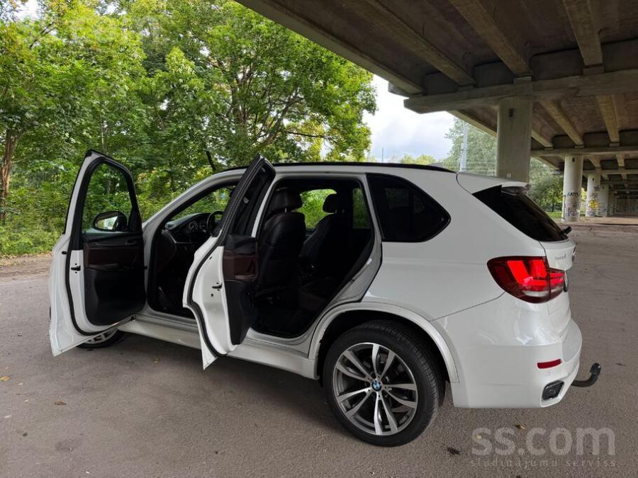 White BMW X5 2014 in Riga, with an engine capacity of 3.00 L and mileage of 255 thousand km for 23200 €, photo 4 on AUTOMOTO.COM.LV