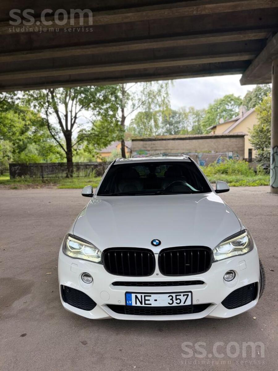 White BMW X5 2014 in Riga, with an engine capacity of 3.00 L and mileage of 255 thousand km for 23200 €, photo 5 on AUTOMOTO.COM.LV