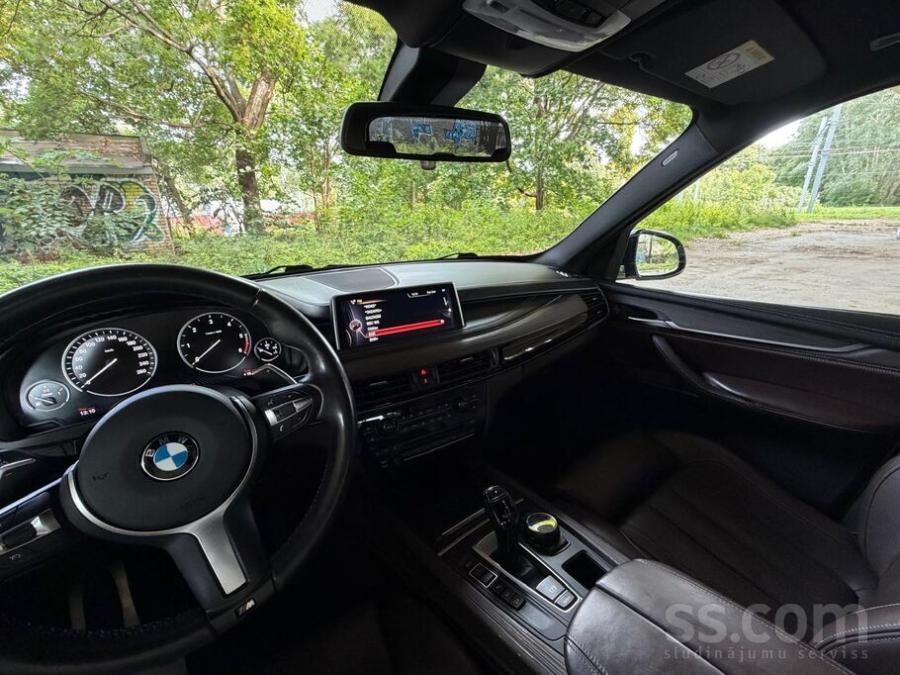 White BMW X5 2014 in Riga, with an engine capacity of 3.00 L and mileage of 255 thousand km for 23200 €, photo 7 on AUTOMOTO.COM.LV