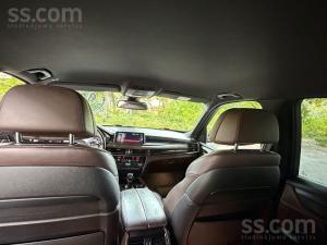 White BMW X5 2014 in Riga, with an engine capacity of 3.00 L and mileage of 255 thousand km for 23200 €, photo 8 on AUTOMOTO.COM.LV