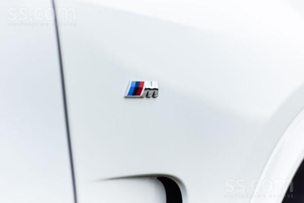 White BMW X5 2014 in Riga, with an engine capacity of 3.00 L and mileage of 353 thousand km for 21500 €, photo 6 on AUTOMOTO.COM.LV
