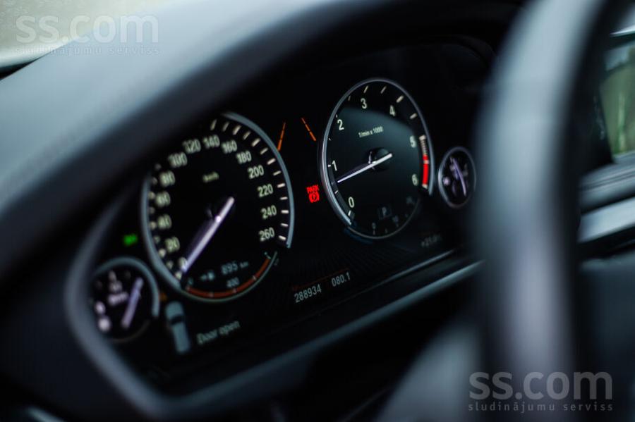 Balts BMW X5 2014 Rīga, ar dzinēja tilpumu 3.00 L un nobraukumu 353 tūkst. km par 21500 €, foto 11 vietnē AUTOMOTO.COM.LV
