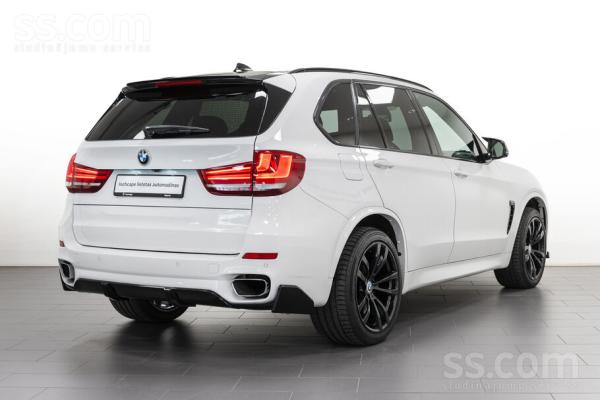 White BMW X5 2015 in Riga, with an engine capacity of 3.00 L and mileage of 234 thousand km for 25900 €, photo 2 on AUTOMOTO.COM.LV