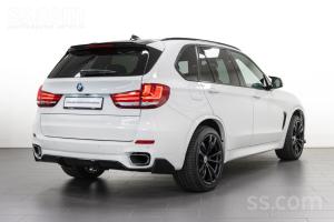 White BMW X5 2015 in Riga, with an engine capacity of 3.00 L and mileage of 234 thousand km for 25900 €, photo 2 on AUTOMOTO.COM.LV