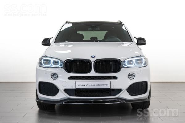White BMW X5 2015 in Riga, with an engine capacity of 3.00 L and mileage of 234 thousand km for 25900 €, photo 3 on AUTOMOTO.COM.LV