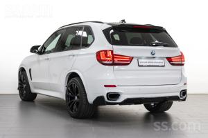 White BMW X5 2015 in Riga, with an engine capacity of 3.00 L and mileage of 234 thousand km for 25900 €, photo 13 on AUTOMOTO.COM.LV