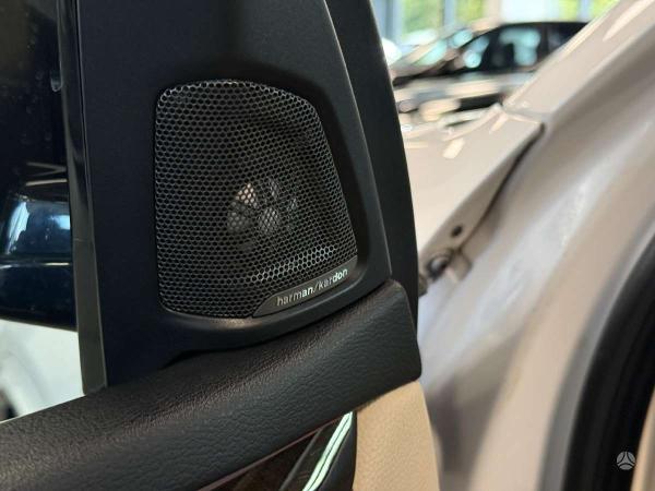 White BMW X5 2015 in Klaipeda, with an engine capacity of 2.98 L and mileage of 145 thousand km for 20800 €, photo 11 on AUTOMOTO.COM.LV