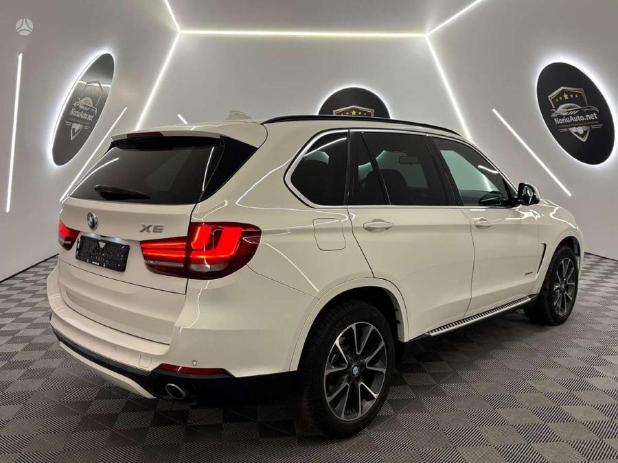 White BMW X5 2015 in Marijampole, with an engine capacity of 2.99 L and mileage of 198 thousand km for 19500 €, photo 26 on AUTOMOTO.COM.LV