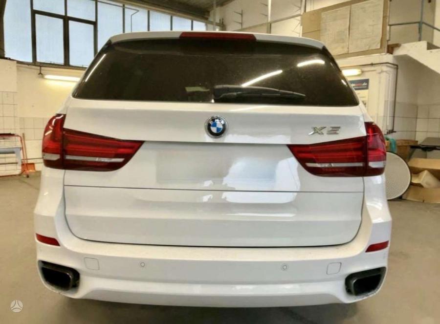 Balts BMW X5 2015 Šauļi, ar dzinēja tilpumu 2.99 L un nobraukumu 290 tūkst. km par 20200 €, foto 4 vietnē AUTOMOTO.COM.LV