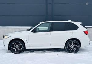 White BMW X5 2015 in Kaunas, with an engine capacity of 2.99 L and mileage of 296 thousand km for 17750 €, photo 4 on AUTOMOTO.COM.LV