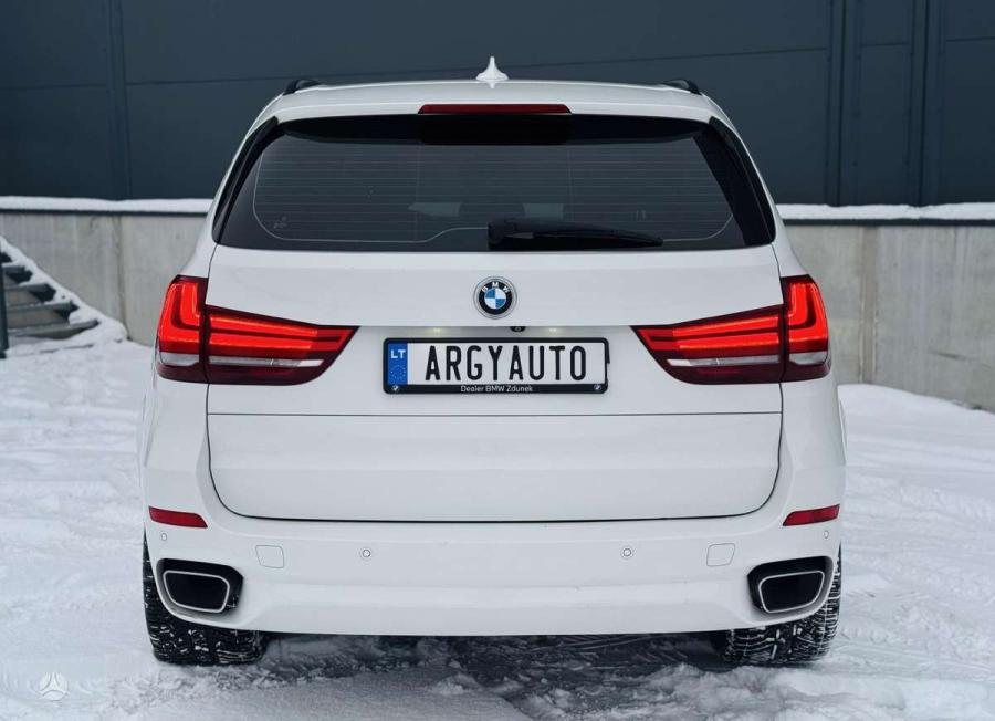White BMW X5 2015 in Kaunas, with an engine capacity of 2.99 L and mileage of 296 thousand km for 17750 €, photo 6 on AUTOMOTO.COM.LV