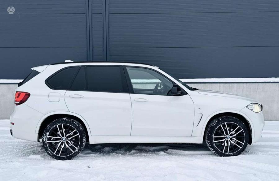 White BMW X5 2015 in Kaunas, with an engine capacity of 2.99 L and mileage of 296 thousand km for 17750 €, photo 8 on AUTOMOTO.COM.LV