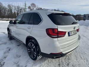 White BMW X5 2015 in Riga, with an engine capacity of 3.00 L and mileage of 217 thousand km for 23550 €, photo 7 on AUTOMOTO.COM.LV