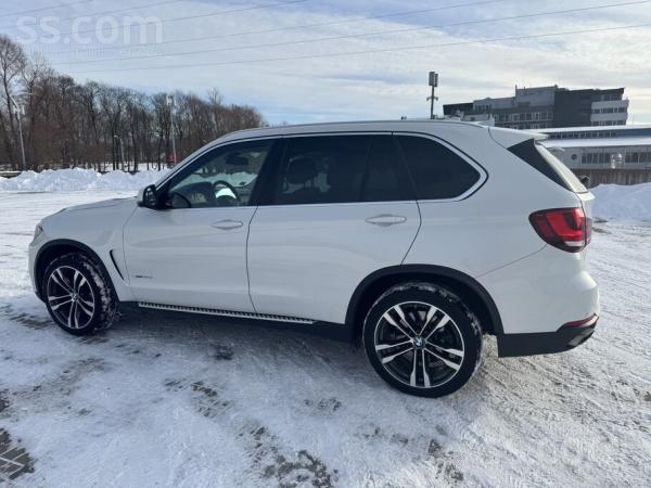 White BMW X5 2015 in Riga, with an engine capacity of 3.00 L and mileage of 217 thousand km for 23550 €, photo 8 on AUTOMOTO.COM.LV