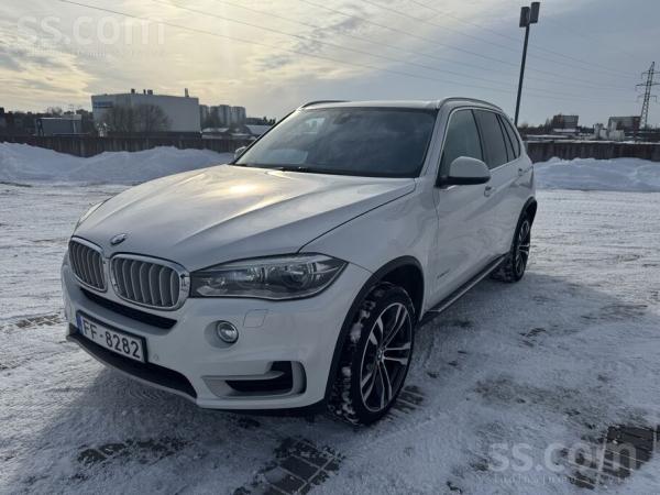 White BMW X5 2015 in Riga, with an engine capacity of 3.00 L and mileage of 217 thousand km for 23550 €, photo 10 on AUTOMOTO.COM.LV