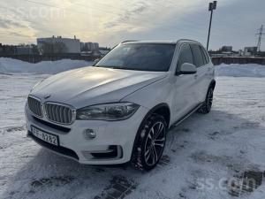 White BMW X5 2015 in Riga, with an engine capacity of 3.00 L and mileage of 217 thousand km for 23550 €, photo 10 on AUTOMOTO.COM.LV