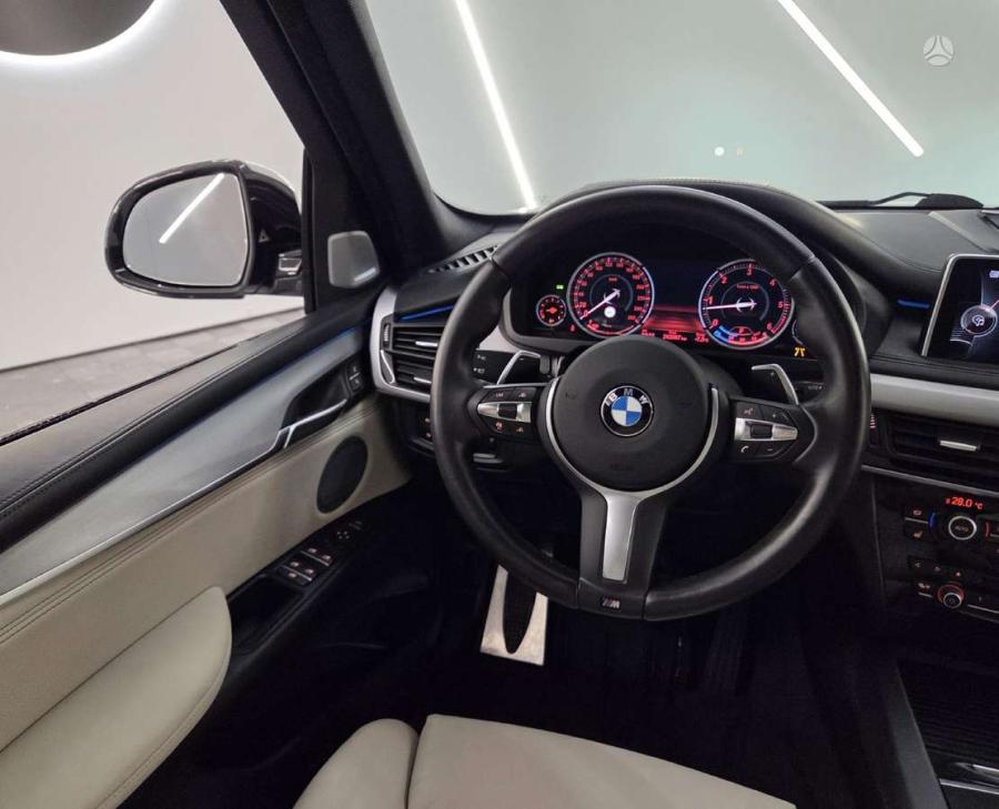 White BMW X5 2015 in Marijampole, with an engine capacity of 2.99 L and mileage of 263 thousand km for 22999 €, photo 5 on AUTOMOTO.COM.LV