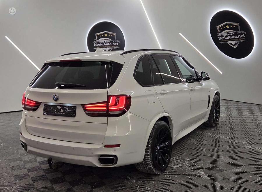 White BMW X5 2015 in Marijampole, with an engine capacity of 2.99 L and mileage of 263 thousand km for 22999 €, photo 40 on AUTOMOTO.COM.LV