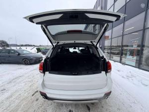 White BMW X5 2015 in Vilnius, with an engine capacity of 2.00 L and mileage of 186 thousand km for 17900 €, photo 5 on AUTOMOTO.COM.LV