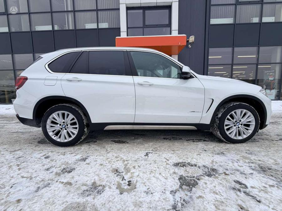 White BMW X5 2015 in Vilnius, with an engine capacity of 2.00 L and mileage of 186 thousand km for 17900 €, photo 7 on AUTOMOTO.COM.LV