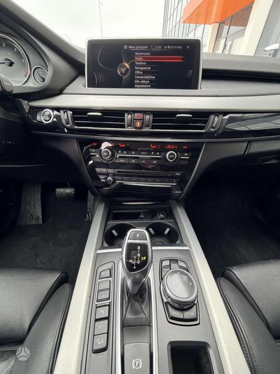 White BMW X5 2015 in Vilnius, with an engine capacity of 2.00 L and mileage of 186 thousand km for 17900 €, photo 13 on AUTOMOTO.COM.LV