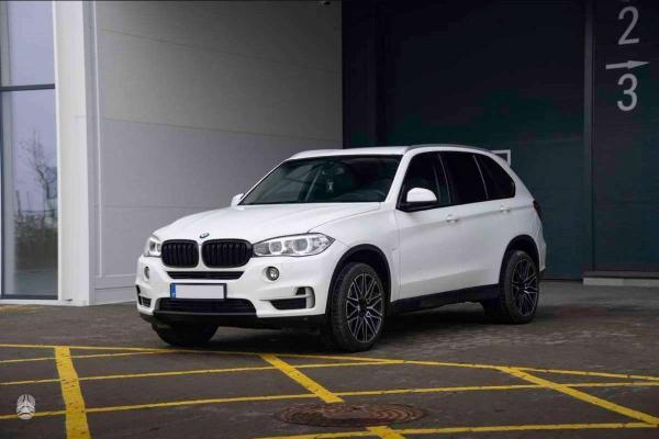 White BMW X5 2015 in Kaunas, with an engine capacity of 2.00 L and mileage of 180 thousand km for 16600 €, photo 1 on AUTOMOTO.COM.LV