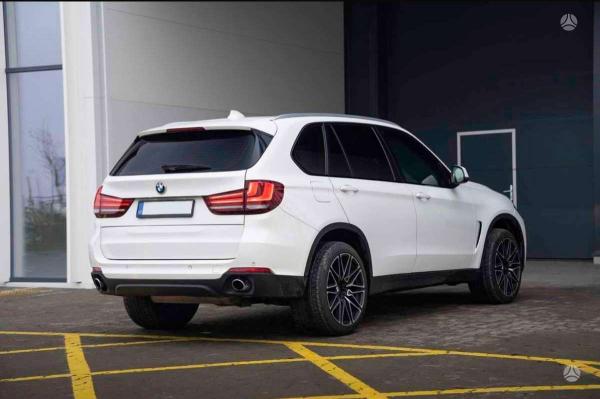 White BMW X5 2015 in Kaunas, with an engine capacity of 2.00 L and mileage of 180 thousand km for 16600 €, photo 3 on AUTOMOTO.COM.LV
