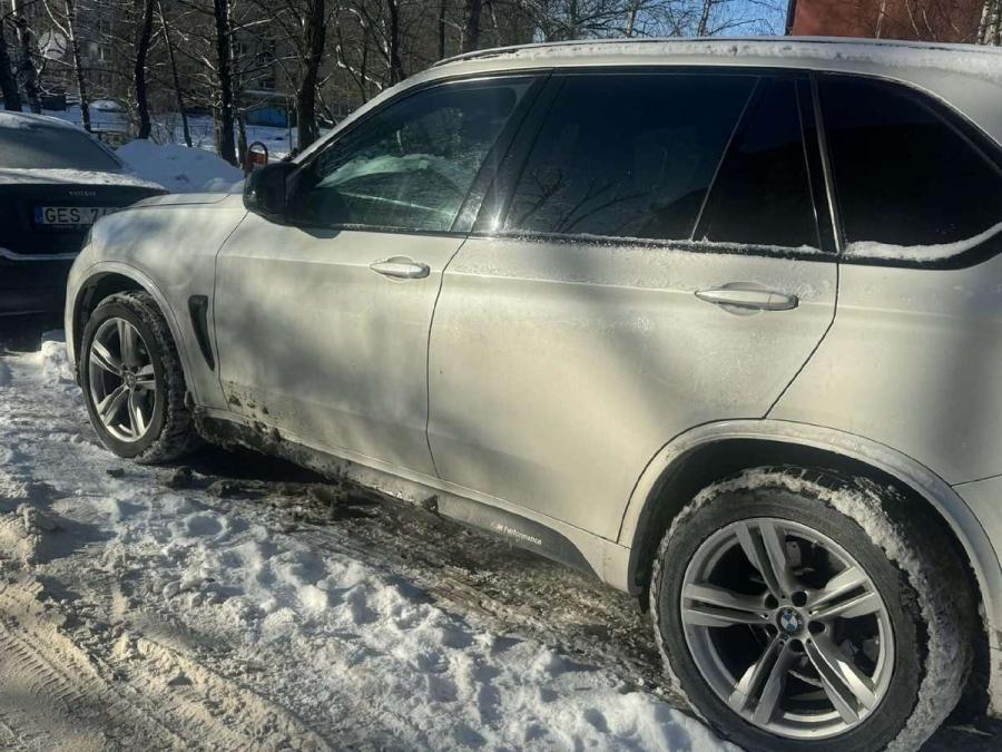 White BMW X5 2015 in Vilnius, with an engine capacity of 4.40 L and mileage of 160 thousand km for 19000 €, photo 2 on AUTOMOTO.COM.LV