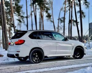 White BMW X5 2015 in Elektrenai, with an engine capacity of 2.98 L and mileage of 160 thousand km for 19800 €, photo  on AUTOMOTO.COM.LV