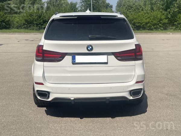 White BMW X5 2015 in Riga, with an engine capacity of 3.00 L and mileage of 193 thousand km for 24700 €, photo 3 on AUTOMOTO.COM.LV