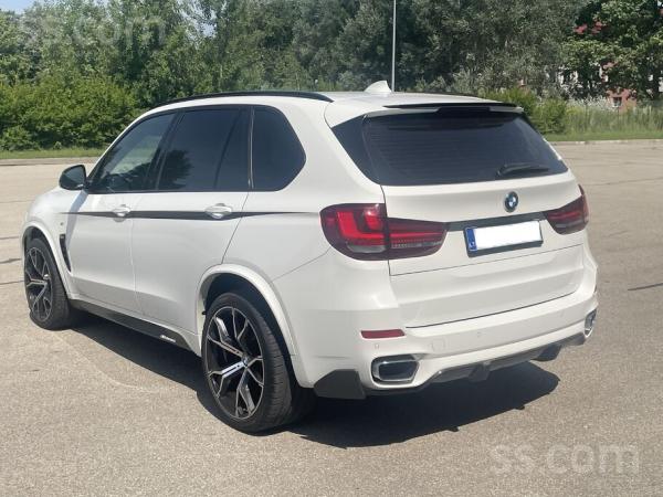 White BMW X5 2015 in Riga, with an engine capacity of 3.00 L and mileage of 193 thousand km for 24700 €, photo 5 on AUTOMOTO.COM.LV