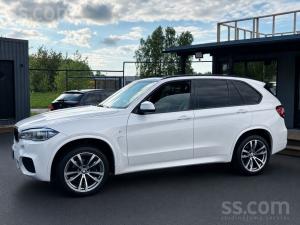White BMW X5 2015 in Riga, with an engine capacity of 3.00 L and mileage of 238 thousand km for 21900 €, photo 4 on AUTOMOTO.COM.LV