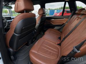 White BMW X5 2015 in Riga, with an engine capacity of 3.00 L and mileage of 238 thousand km for 21900 €, photo 18 on AUTOMOTO.COM.LV