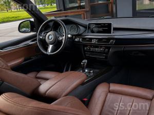 White BMW X5 2015 in Riga, with an engine capacity of 3.00 L and mileage of 238 thousand km for 21900 €, photo 22 on AUTOMOTO.COM.LV