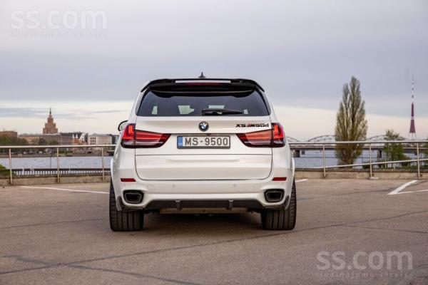White BMW X5 2015 in Riga, with an engine capacity of 3.00 L and mileage of 63 thousand km for 25555 €, photo 7 on AUTOMOTO.COM.LV