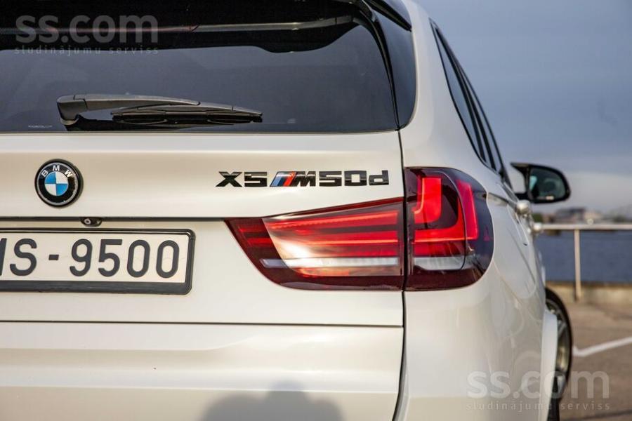 Balts BMW X5 2015 Rīga, ar dzinēja tilpumu 3.00 L un nobraukumu 63 tūkst. km par 25555 €, foto 22 vietnē AUTOMOTO.COM.LV