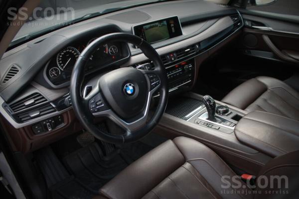 White BMW X5 2015 in Riga, with an engine capacity of 3.00 L and mileage of 226 thousand km for 21550 €, photo 5 on AUTOMOTO.COM.LV