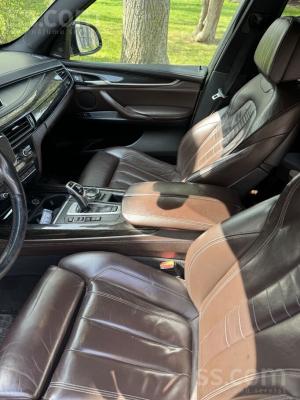 White BMW X5 2015 in Dobele, with an engine capacity of 3.00 L and mileage of 344 thousand km for 18000 €, photo 4 on AUTOMOTO.COM.LV
