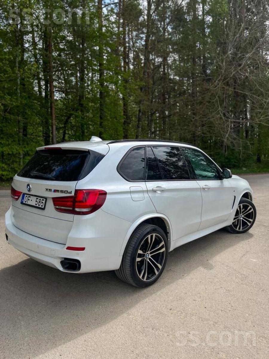 Balts BMW X5 2015 Ogre, ar dzinēja tilpumu 3.00 L un nobraukumu 142 tūkst. km par 24500 €, foto 4 vietnē AUTOMOTO.COM.LV