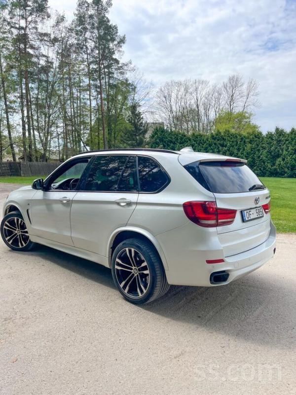 White BMW X5 2015 in Ogre, with an engine capacity of 3.00 L and mileage of 142 thousand km for 24500 €, photo 4 on AUTOMOTO.COM.LV