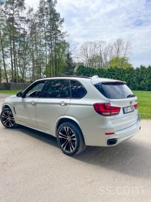 Balts BMW X5 2015 Ogre, ar dzinēja tilpumu 3.00 L un nobraukumu 142 tūkst. km par 24500 €, foto 5 vietnē AUTOMOTO.COM.LV