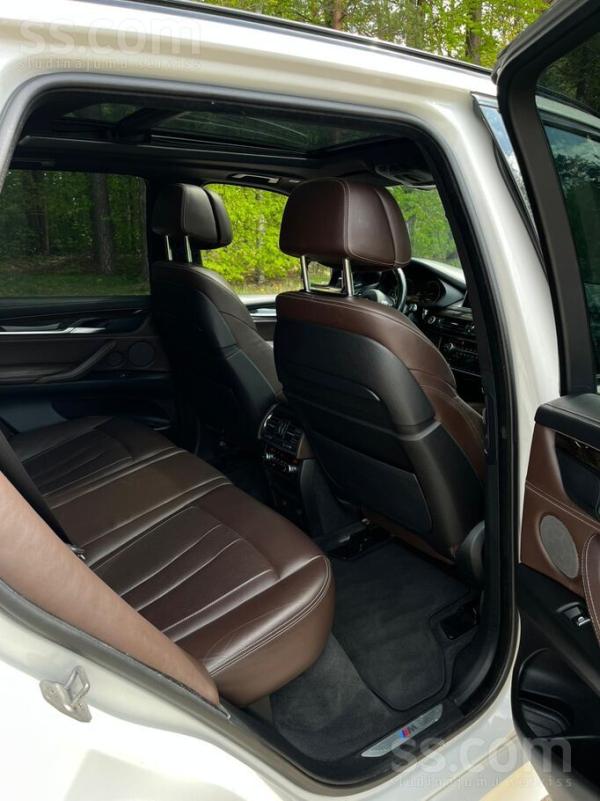 White BMW X5 2015 in Ogre, with an engine capacity of 3.00 L and mileage of 142 thousand km for 24500 €, photo 10 on AUTOMOTO.COM.LV