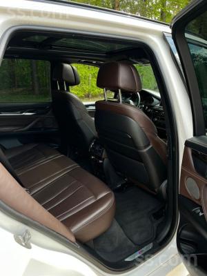 Balts BMW X5 2015 Ogre, ar dzinēja tilpumu 3.00 L un nobraukumu 142 tūkst. km par 24500 €, foto 11 vietnē AUTOMOTO.COM.LV