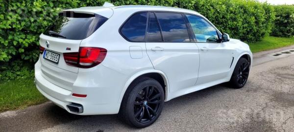 White BMW X5 2015 in Riga, with an engine capacity of 3.00 L and mileage of 184 thousand km for 22300 €, photo 5 on AUTOMOTO.COM.LV