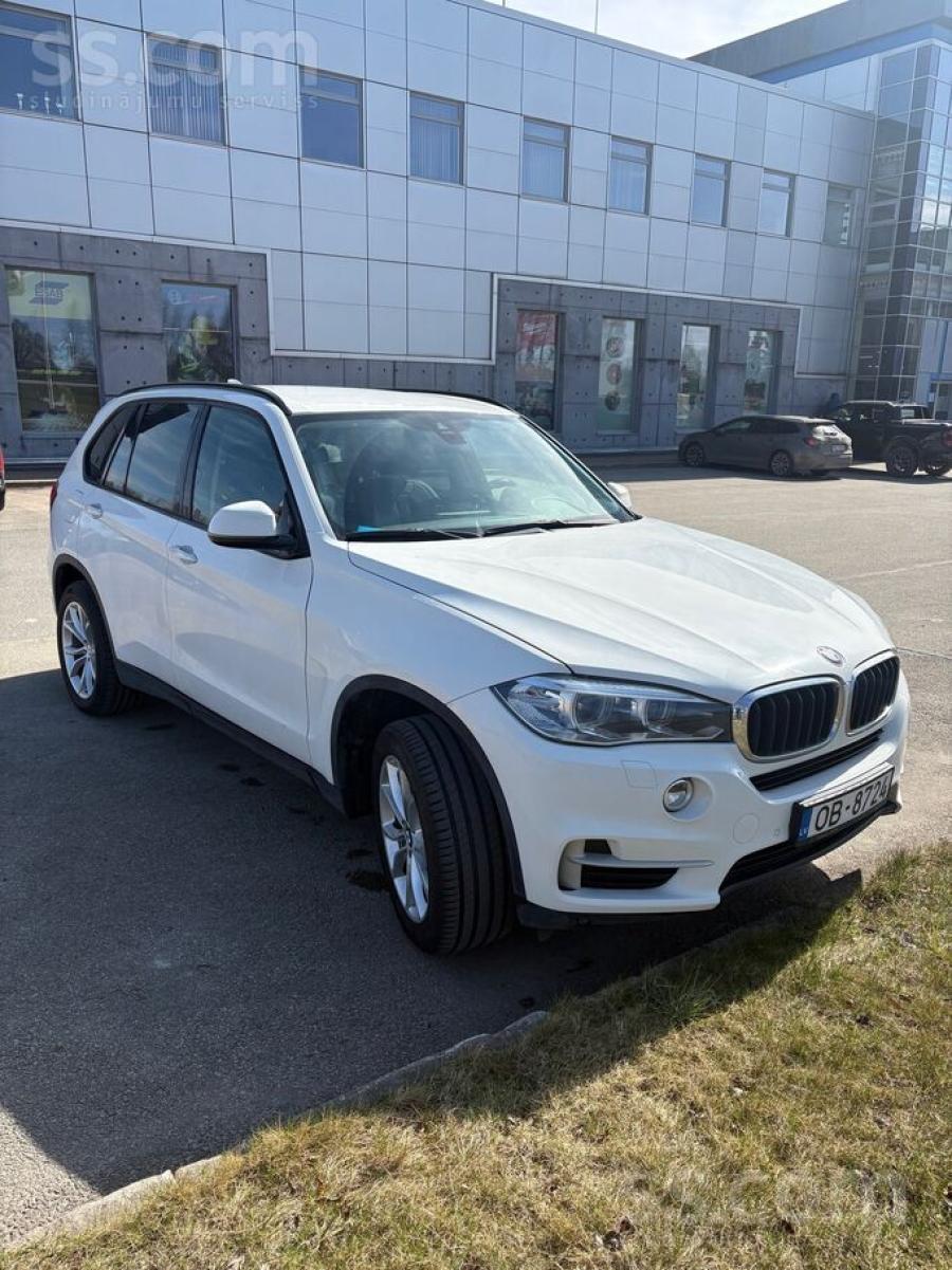 White BMW X5 2015 in Riga, with an engine capacity of 3.00 L and mileage of 226 thousand km for 17500 €, photo 4 on AUTOMOTO.COM.LV