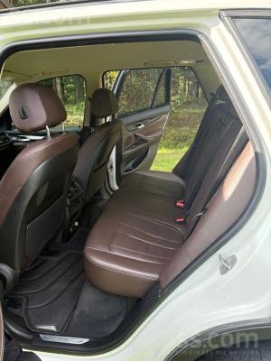 White BMW X5 2015 in Riga, with an engine capacity of 3.00 L and mileage of 226 thousand km for 17500 €, photo 12 on AUTOMOTO.COM.LV